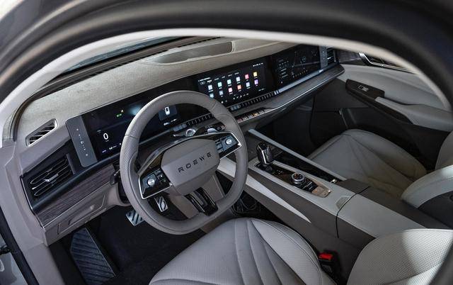 实拍荣威RX9：搭2.0T+9AT！内置47英寸联屏，汉兰达太小了？_搜狐汽车_搜狐网