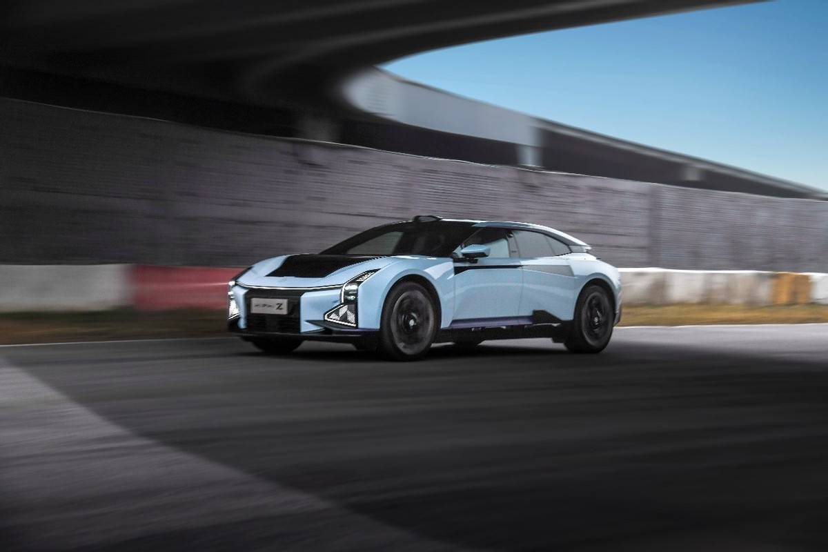 为了检验高合HiPhi Z真实功底，我们找来了宝马M4和保时捷Taycan 4S_搜狐汽车_搜狐网