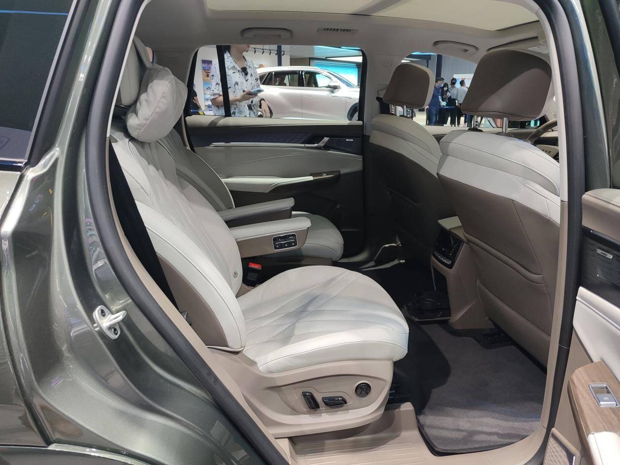 20万级大6座SUV荣威RX9上市，它能否卷过传祺GS8？_搜狐汽车_搜狐网