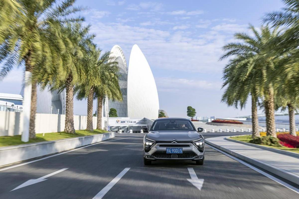 12W的C6没抢到？入门即豪华的凡尔赛C5 X一样真香_搜狐汽车_搜狐网