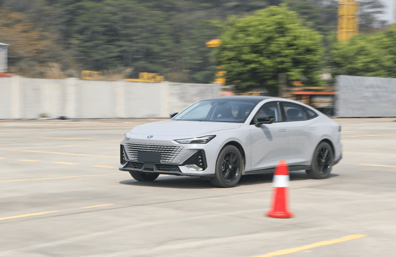 20万内无敌手？UNI-V智电iDD性能大起底_搜狐汽车_搜狐网