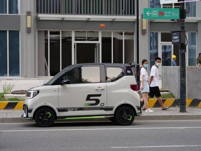 五菱宏光MINIEV销量累计突破111万，全球销冠有多强大？_搜狐汽车_搜狐网