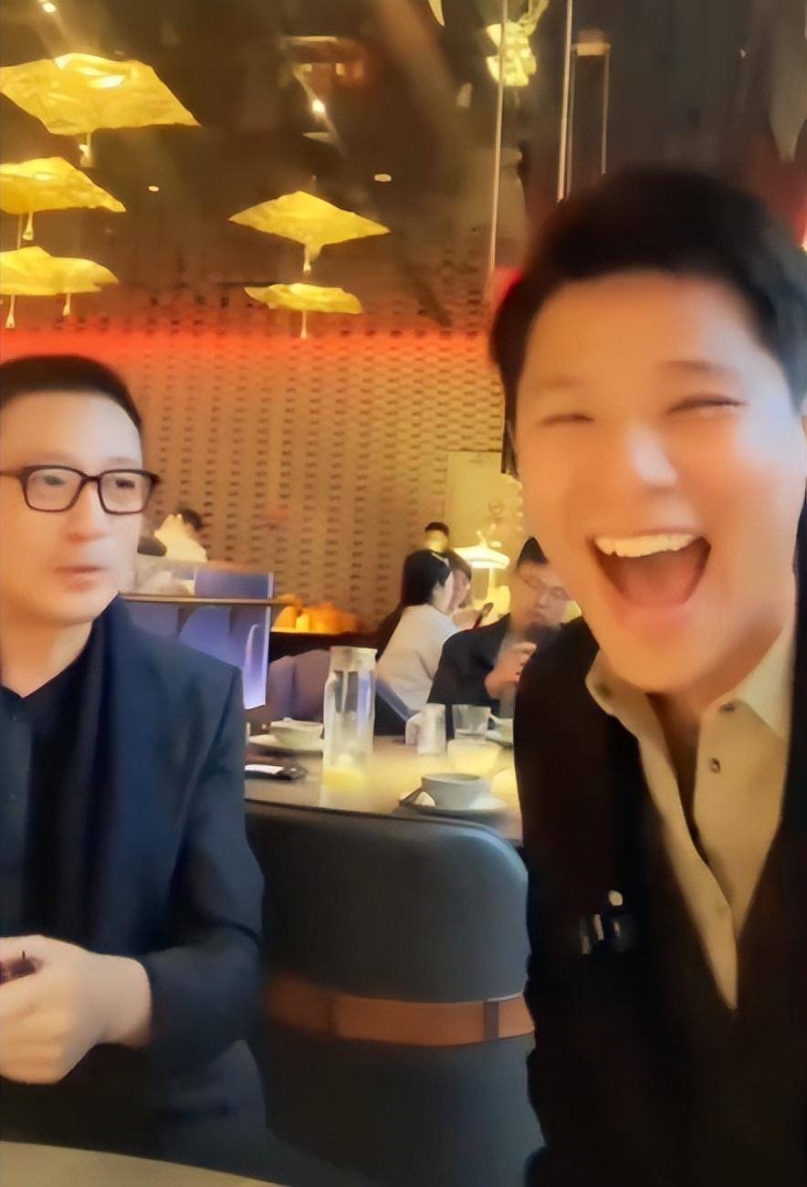 终于和解!汪小菲葛斯齐同框直播握手,不顾315点名怒赞酸辣粉 搜狐大视野 搜狐新闻