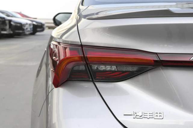 配2.5L+8AT，车长4990mm，优惠3万的亚洲龙，还可以再等等？_搜狐汽车_搜狐网