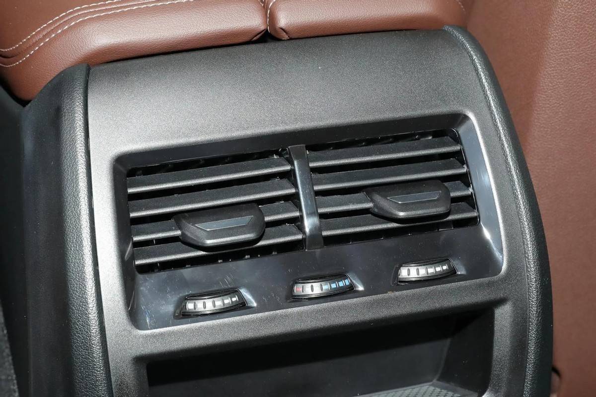 60万级豪华SUV之争！蔚来ES8行政版和宝马X5 30Li尊享型，该选谁？_搜狐汽车_搜狐网