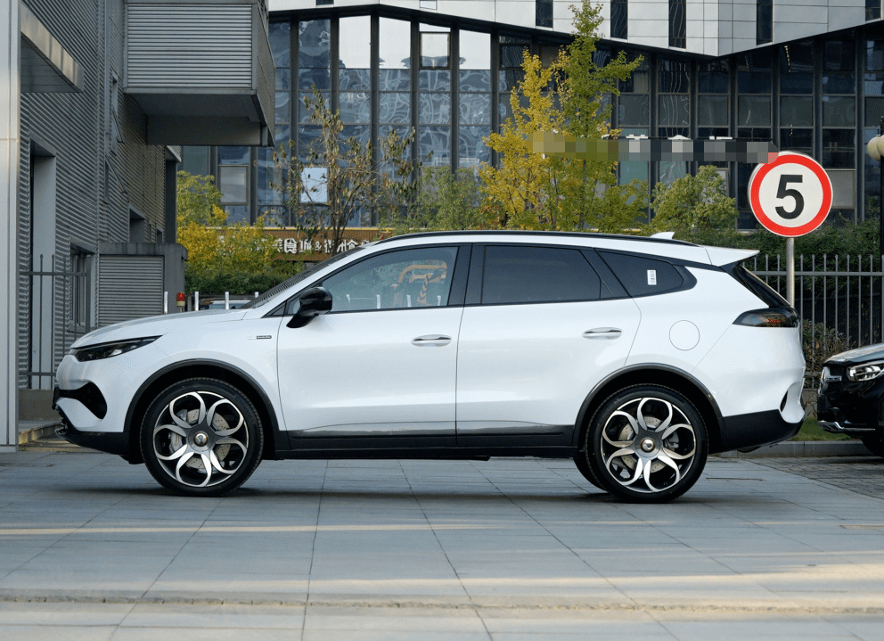 比亚迪和奔驰联手造SUV，7座轴距超2米8，续航520公里_搜狐汽车_搜狐网