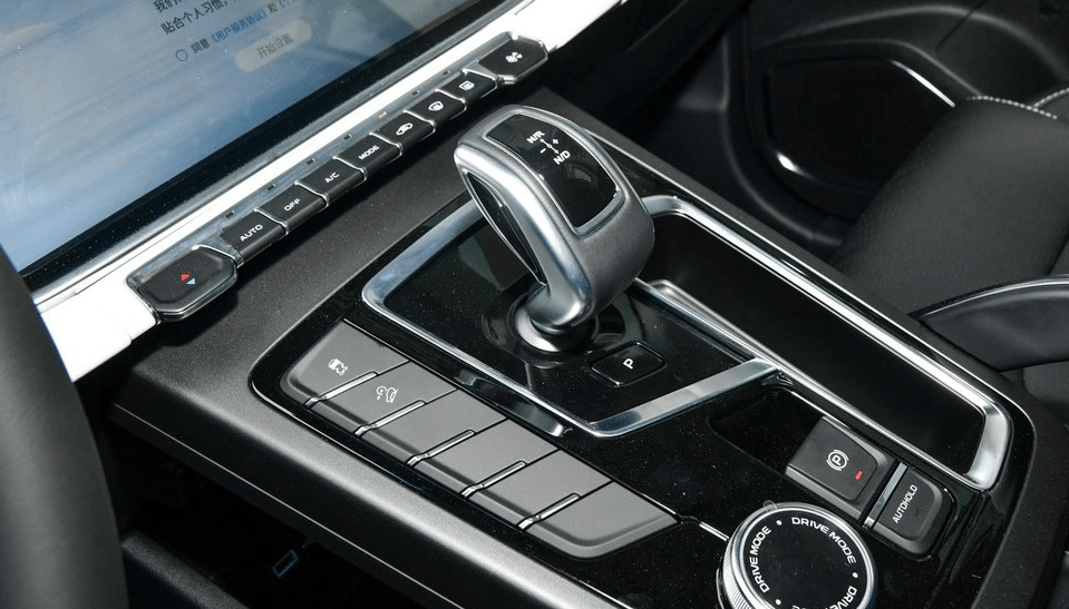 1.8T+7DCT+12.3英寸中控触，吉利全新车型实图光，智能化是亮点_搜狐汽车_搜狐网