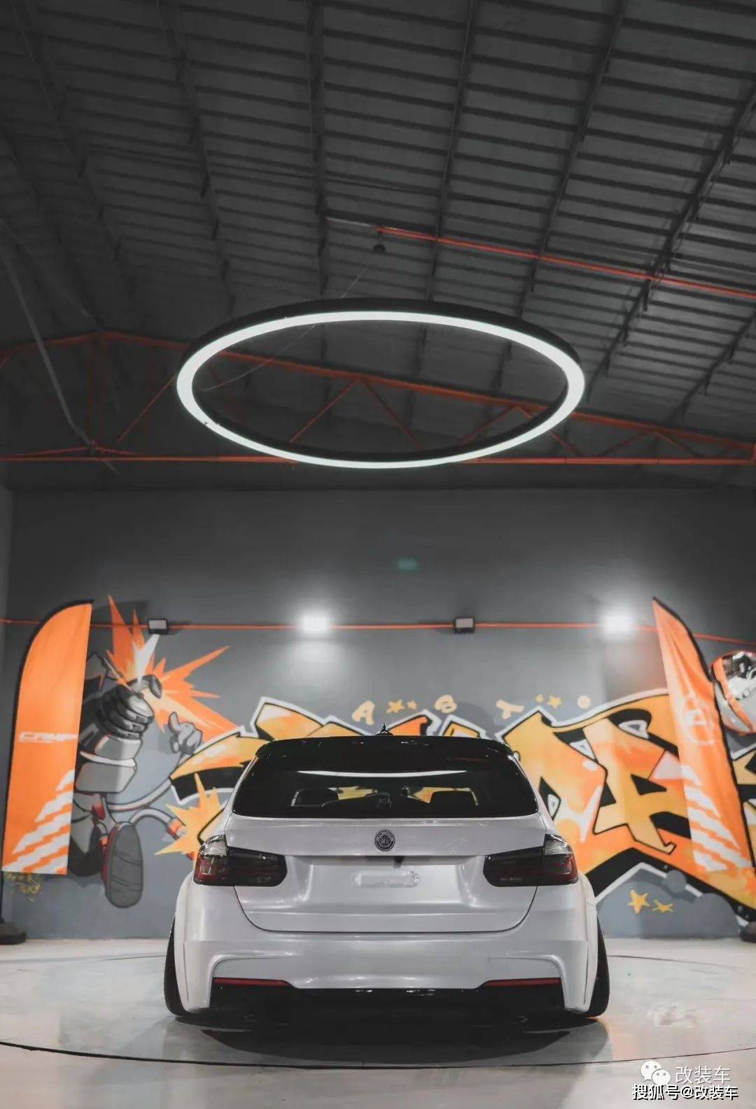 有"纹身"的宝马320i旅行版，远看优雅、近看霸气外漏_搜狐汽车_搜狐网