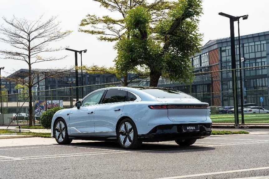 A6L车主想要买台纯电车，看了蔚来ET7，最终还是选了岚图追光_搜狐汽车_搜狐网