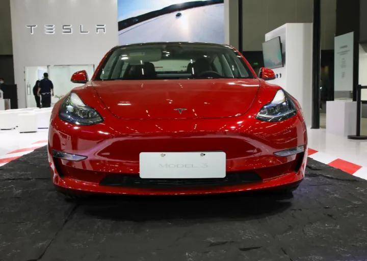 25万如何选新能源车？小鹏P7i对比特斯拉Model 3_搜狐汽车_搜狐网