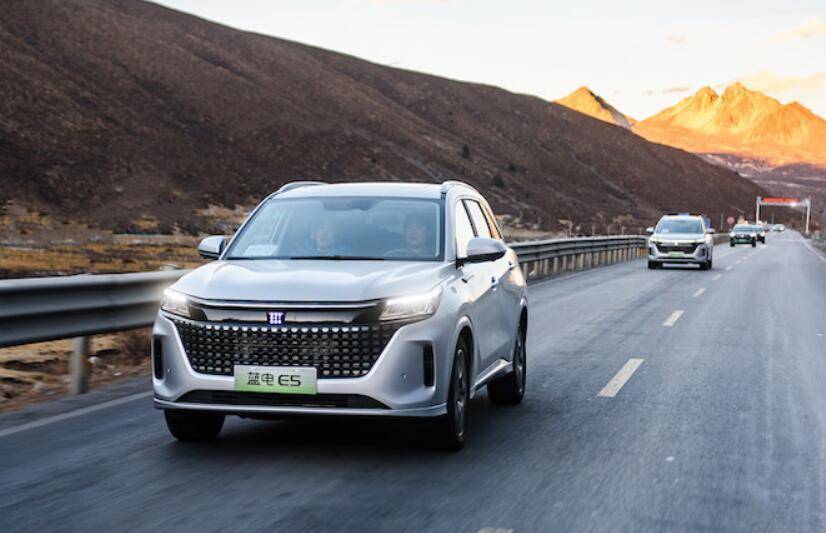 华为车机加持！综合续航1150km，蓝电七座中型SUV E5售13.99万元起_搜狐汽车_搜狐网