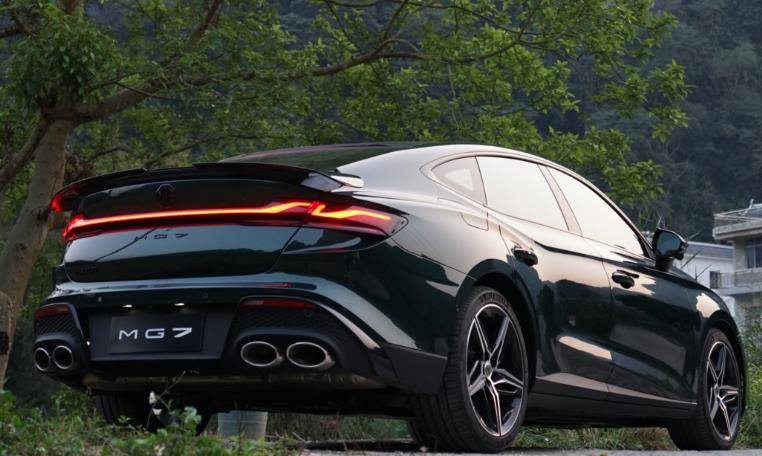 大量到店！全新名爵MG7终于来了，2.0T+9AT，还有电磁悬架_搜狐汽车_搜狐网