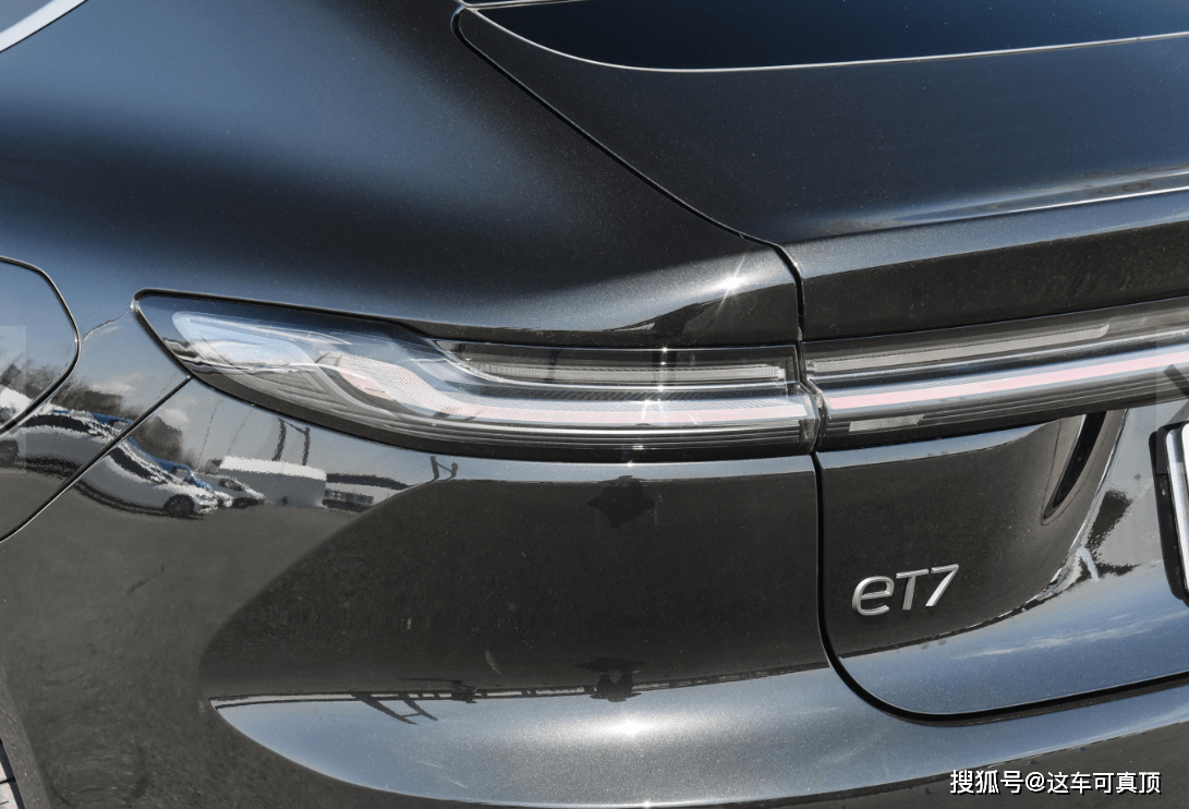 与ET7同是C级豪车，驾控表现更好，32.29万起的岚图追光有多强？_搜狐汽车_搜狐网