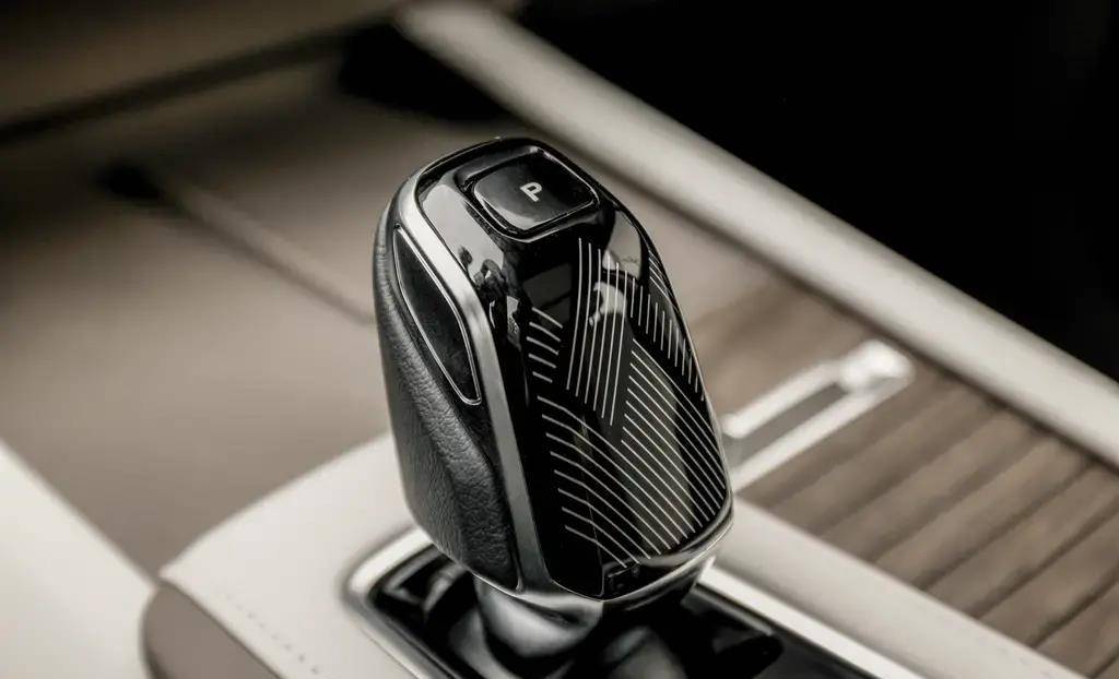 售价17.58万起，采用47英寸贯通式屏幕，荣威RX9正式上市_搜狐汽车_搜狐网