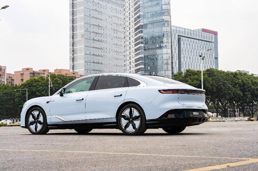 岚图追光和蔚来ET7，谁能真正超越56E？_搜狐汽车_搜狐网