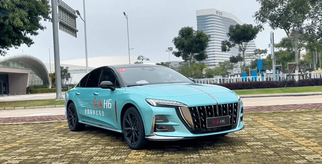 试驾红旗H6，2.0T+8AT，掀背轿跑中置排气，适合年轻人的红旗来了_搜狐汽车_搜狐网