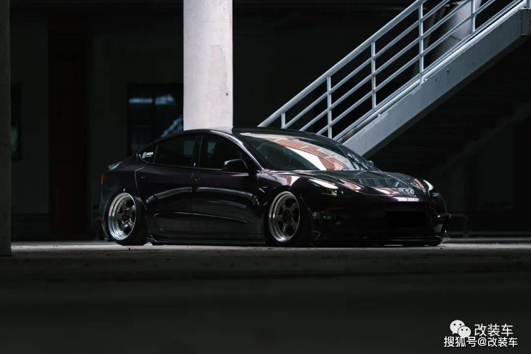 "贴地飞行"的特斯拉Model 3P，走遍各种弯路只为一个完美姿态_搜狐汽车_搜狐网