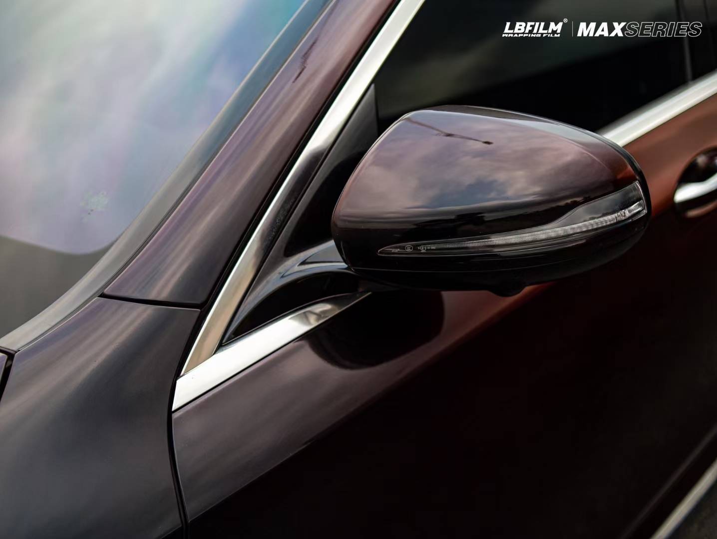 奔驰E300L-LB改色膜黑魅红，充满了魅惑气息！_搜狐汽车_搜狐网