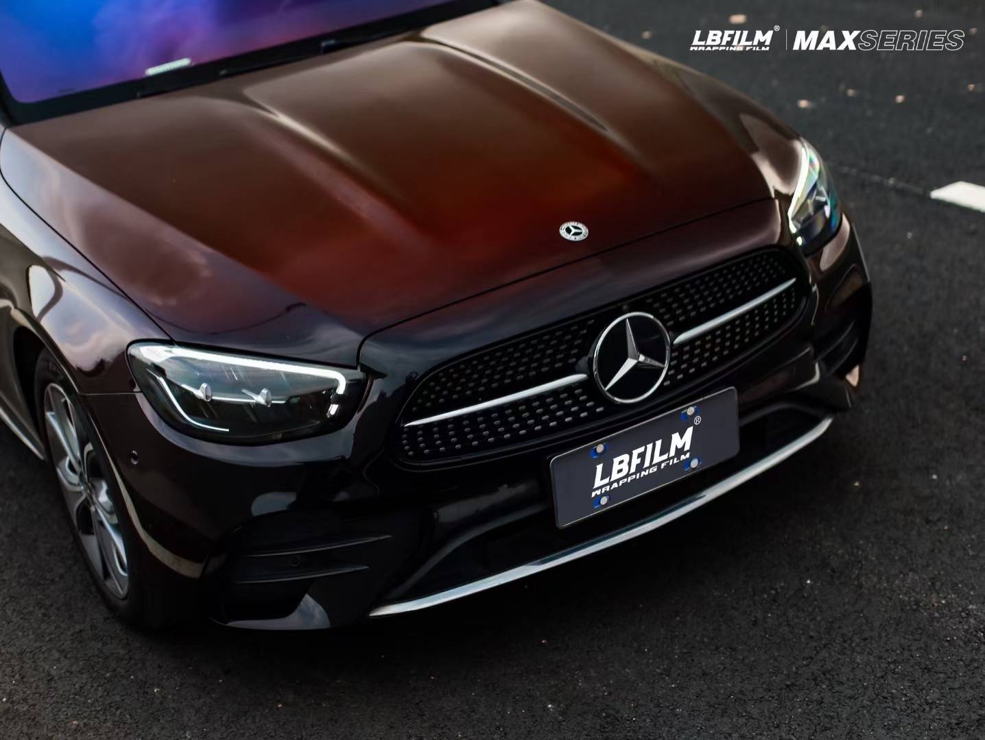 奔驰E300L-LB改色膜黑魅红，充满了魅惑气息！_搜狐汽车_搜狐网