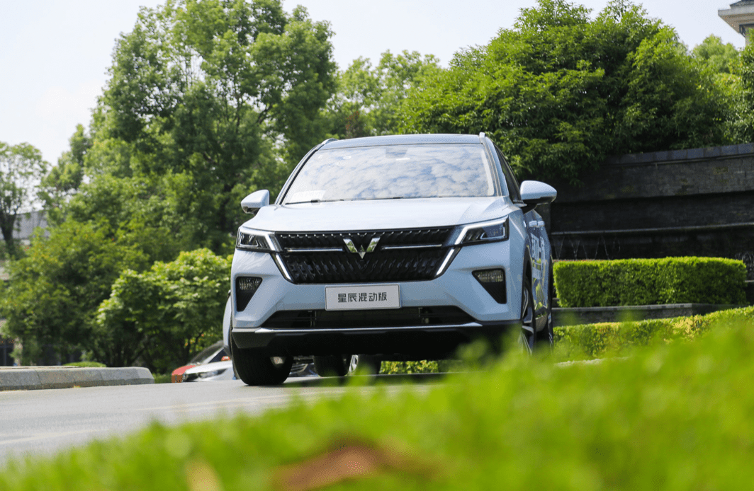 这SUV一公里最低3毛多，轴距2750mm，颜值能打，才10万左右_搜狐汽车_搜狐网