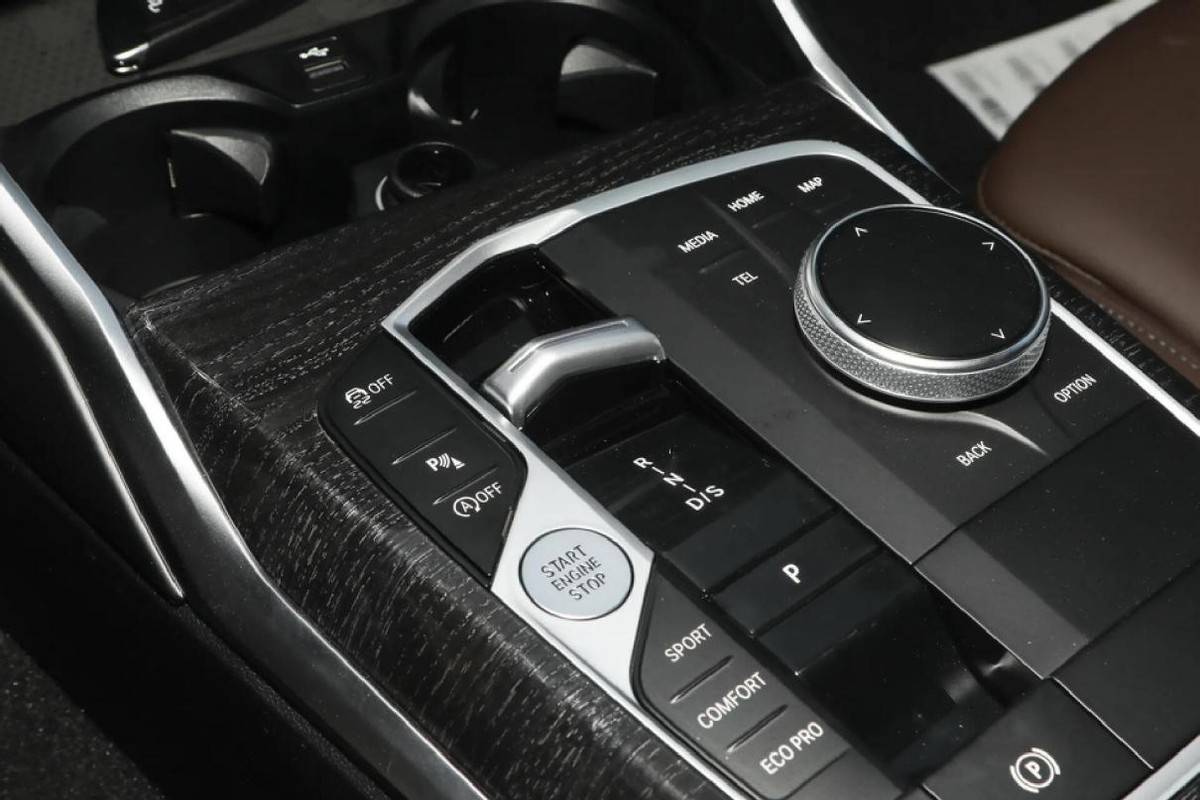 解读全新宝马3系：颜值、空间均在线，标配2.0T+8AT，有多强？_搜狐汽车_搜狐网