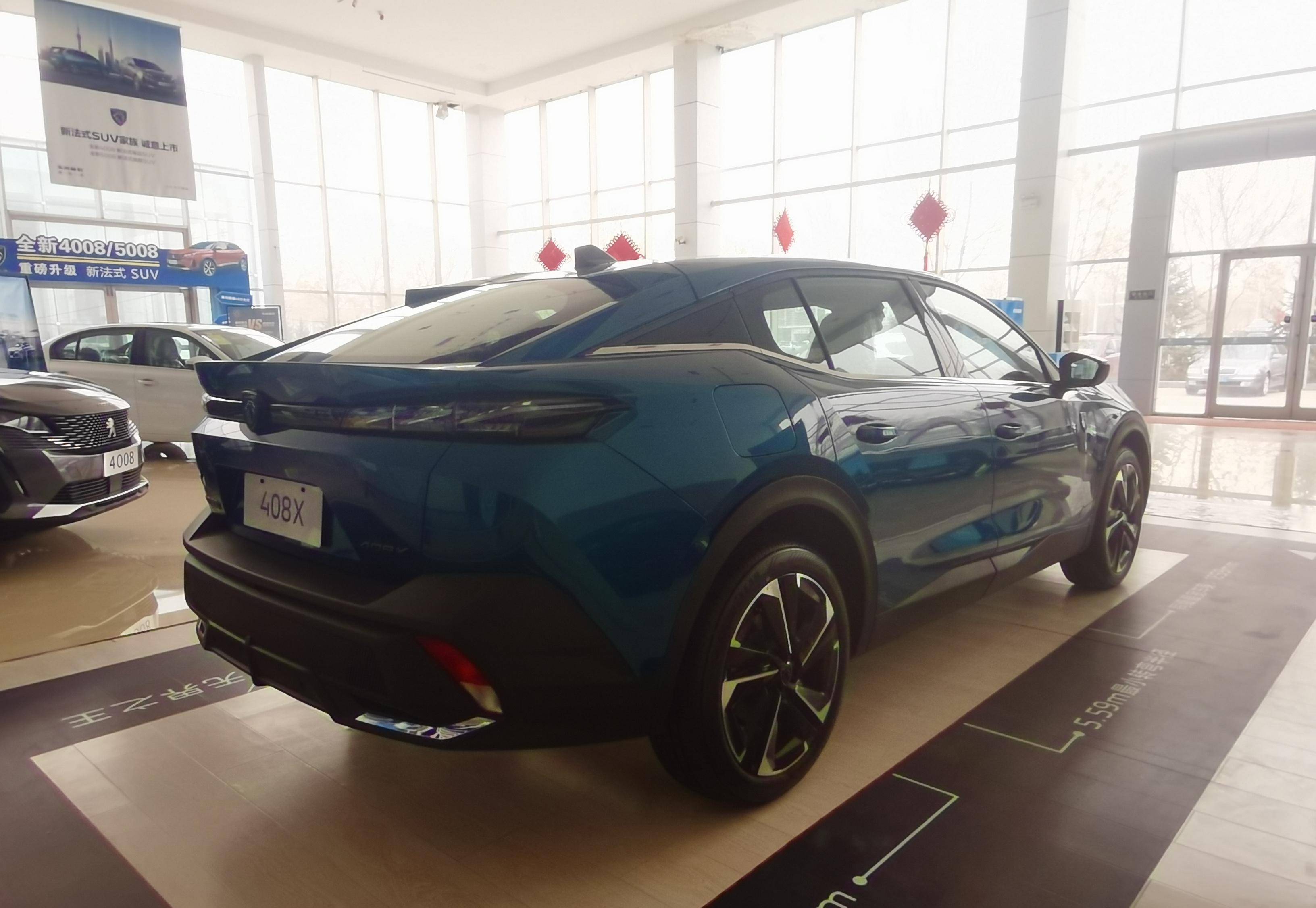 设计与实用兼顾，轴距2787mm，深度体验标致408X_搜狐汽车_搜狐网