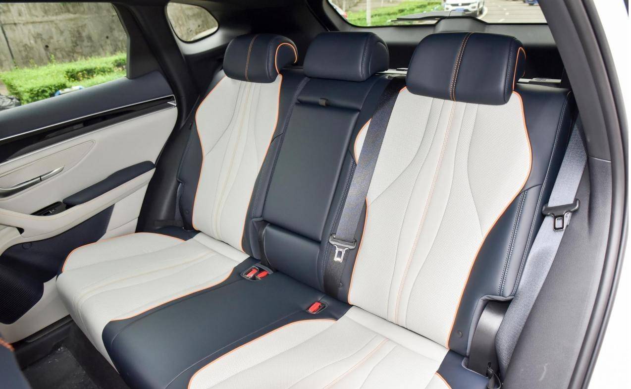 零跑C11 PK宋PLUS EV：豪华与智能竟可兼得？_搜狐汽车_搜狐网