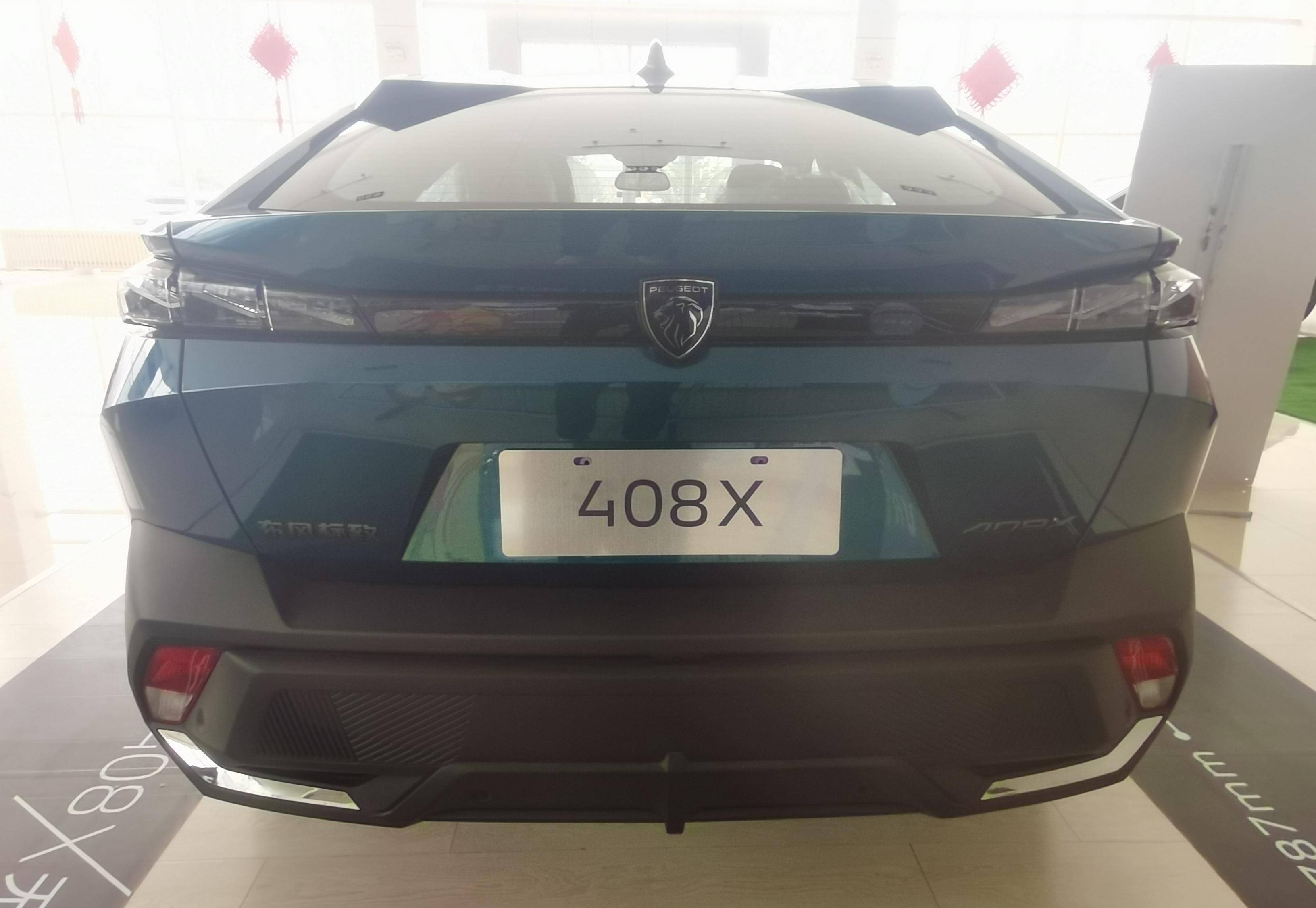 设计与实用兼顾，轴距2787mm，深度体验标致408X_搜狐汽车_搜狐网