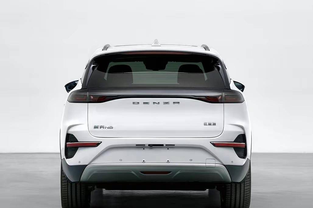 腾势N8实车曝光，车长近5米，定位中大型SUV，两种动力可选_搜狐汽车_搜狐网