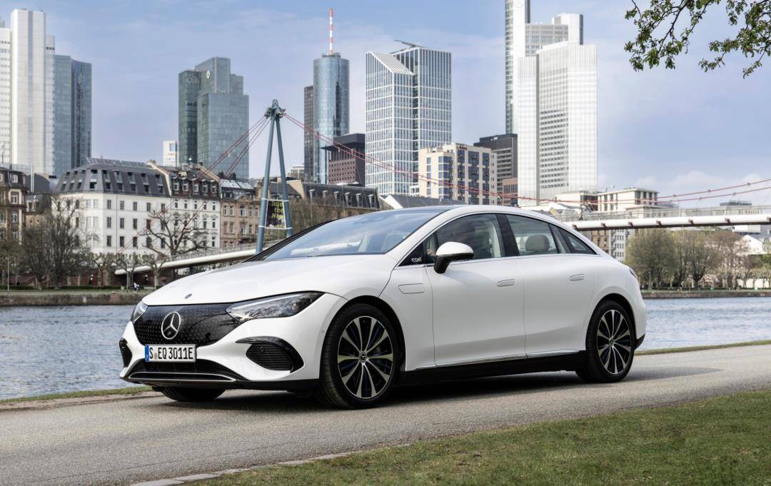 同样50万，同是电动车，奔驰EQE为什么卖不过蔚来eT7？_搜狐汽车_搜狐网