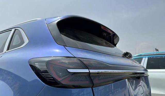 2023款红旗HS5实拍曝光，换高功率2.0T，换8AT，内饰升级更大气_搜狐汽车_搜狐网