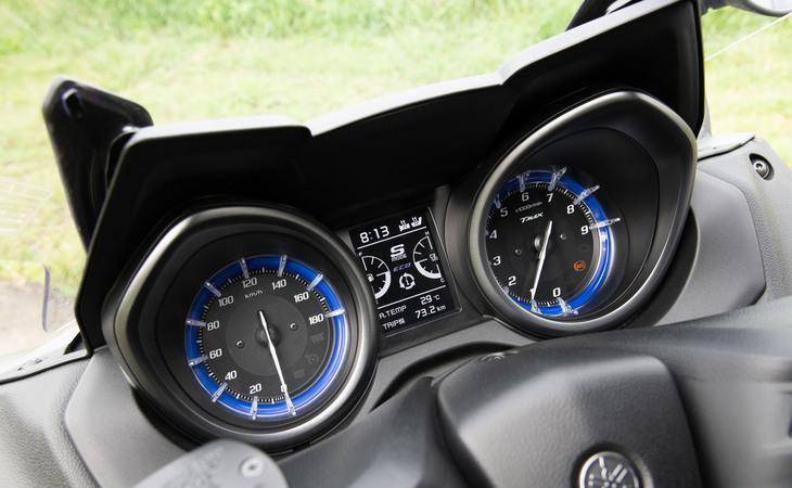 雅马哈TMAX560不仅追求日常使用功能，还追求巡航性能和操控乐趣_搜狐汽车_搜狐网