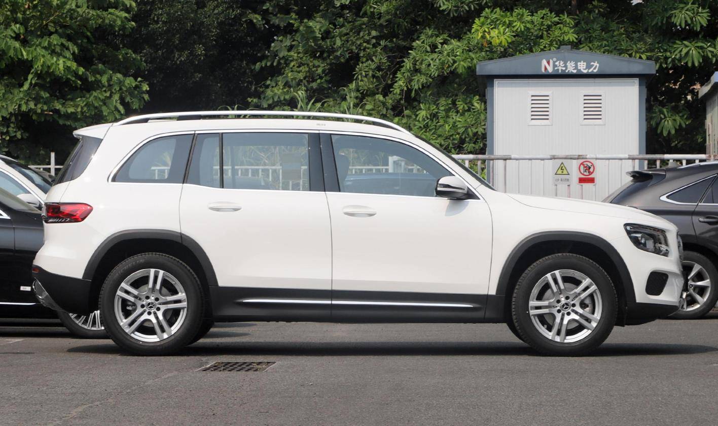 新版奔驰GLB，大小车标都配齐，低功2.0T，30多万买的都是面子？_搜狐汽车_搜狐网