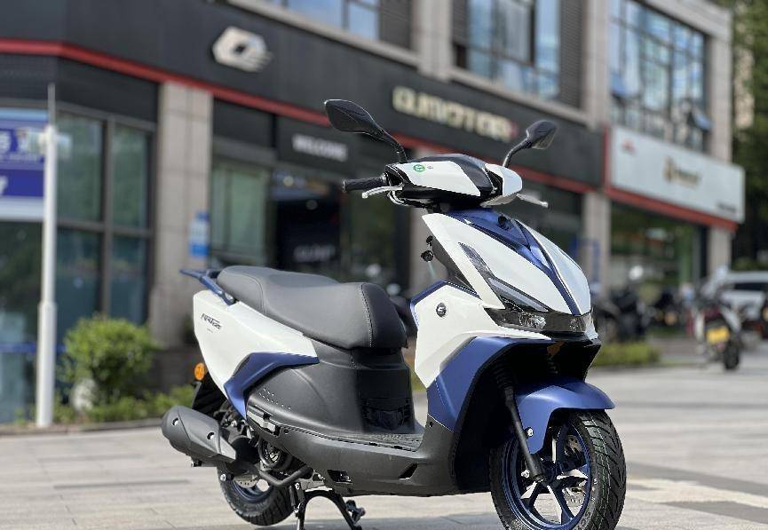 谁给的勇气入局125踏板市场丨QJMOTOR鸿125_搜狐汽车_搜狐网