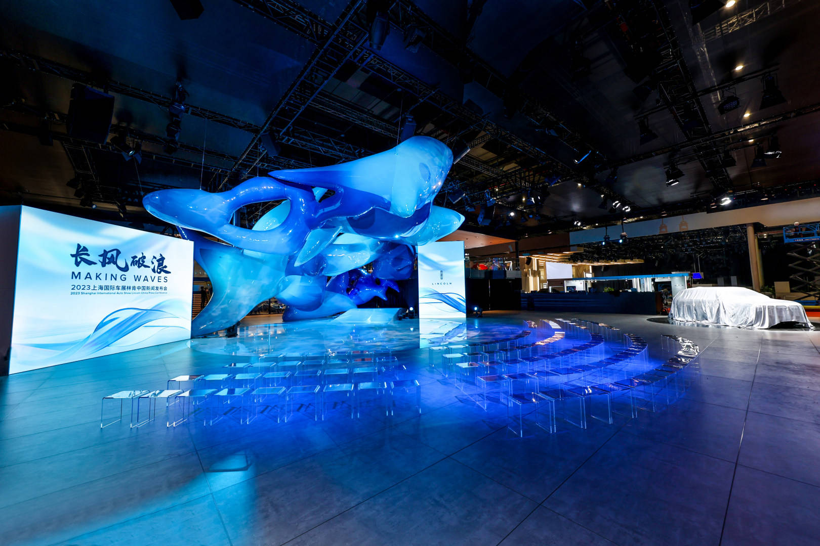 新能源车引围观，小鹏P7、蔚来ET5真的香吗？_搜狐汽车_搜狐网