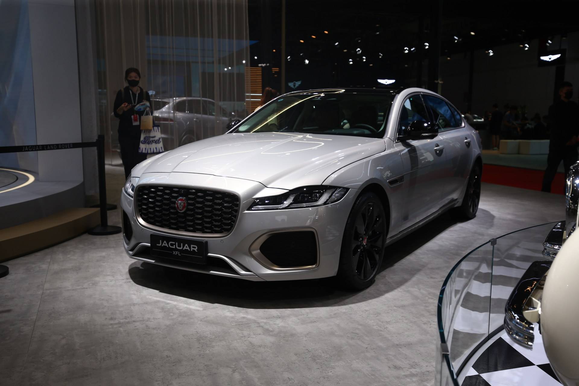 搭载第三代采埃孚8AT！性价比超A6L 这英伦豪车更值了？_搜狐汽车_搜狐网