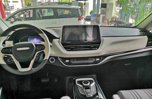 国产“埃尔法”大通G20到店，2.0T配8AT，内饰让人意外_搜狐汽车_搜狐网