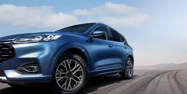 福特豁出去了，标配2.0T＋8AT＋四驱＋免费保养，中型SUV后路已断_搜狐汽车_搜狐网