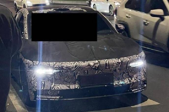 极氪CS1E路试谍照曝光，定位中型纯电轿车，售价若25万元内能火？_搜狐汽车_搜狐网