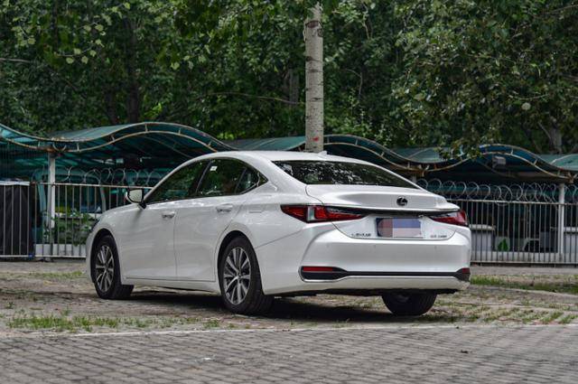 35万提了辆雷克萨斯ES200豪华版，开了2个月，车主说了优缺点_搜狐汽车_搜狐网