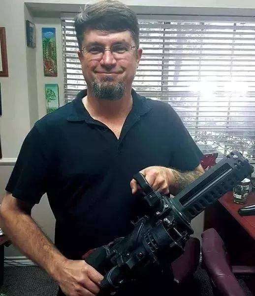 扛不动手提转管机枪？这款世界最轻！XM556手持式5.56mm米尼岗机枪_美国陆军_直升机_枪管