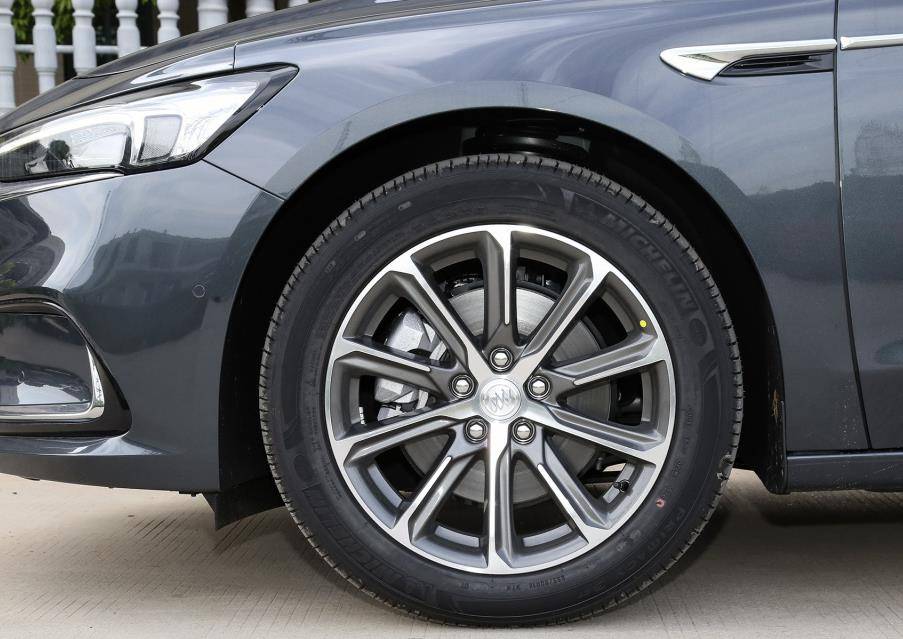 这款美系“猛将”，比宝马3系漂亮，配9AT＋国六，2.0T爆237马力_搜狐汽车_搜狐网