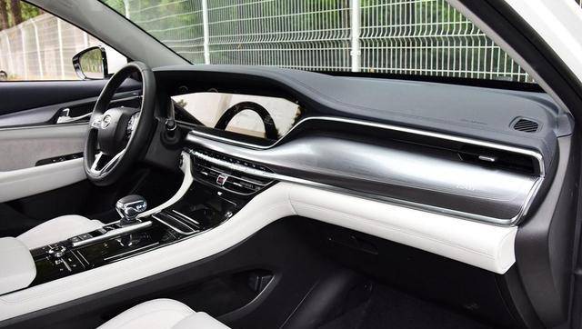 国产终于能有“像样”的高端轿车，2.0T＋8AT，完胜A6L，价格厚道_搜狐汽车_搜狐网