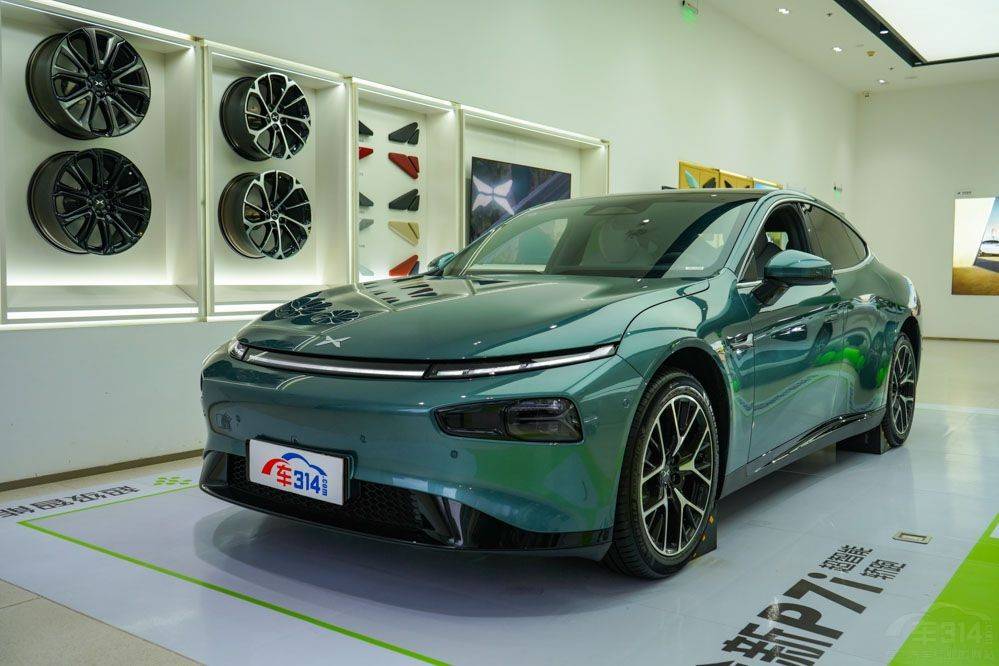 小鹏P7i升级明显，对比比亚迪海豹有胜算吗？_搜狐汽车_搜狐网