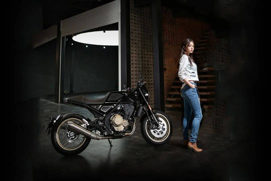 34800元：高金GK500咖啡版R重装上市_搜狐汽车_搜狐网