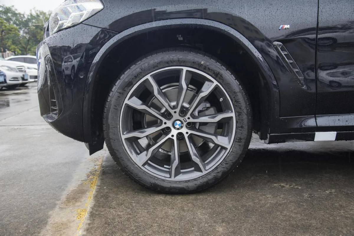 中型SUV的“标杆”，配2.0T+8AT动力，轴距超2米8，实拍宝马X3_搜狐汽车_搜狐网