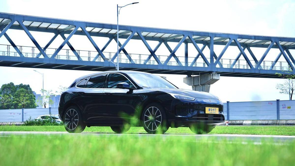 试驾｜AITO问界M5 EV，华为、赛力斯联名之作，的确挺有“料”？_搜狐汽车_搜狐网