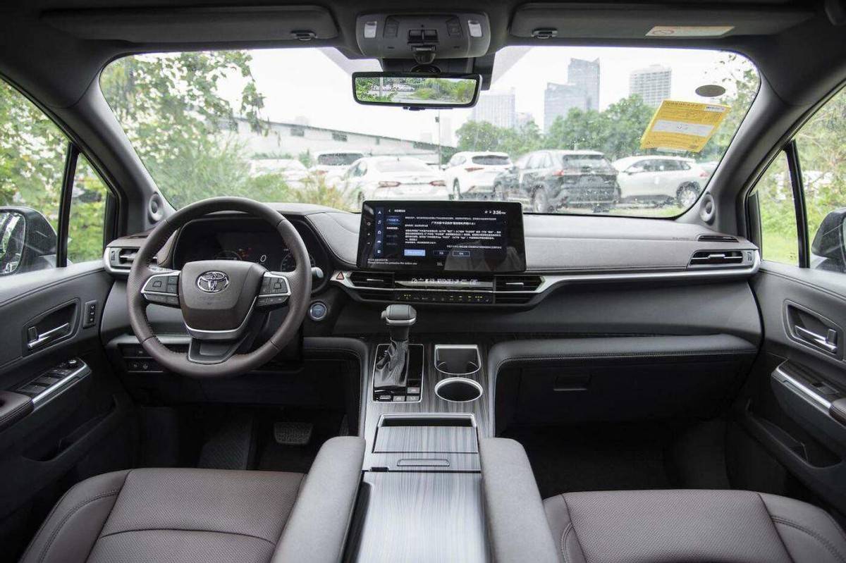 实拍赛那，配2.5L混动+7座布局，省油又舒适，选它还是别克GL8？_搜狐汽车_搜狐网