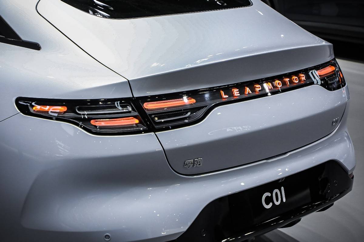 从动力到悬架，零跑C01和秦PLUS EV谁在市场无敌手？_搜狐汽车_搜狐网