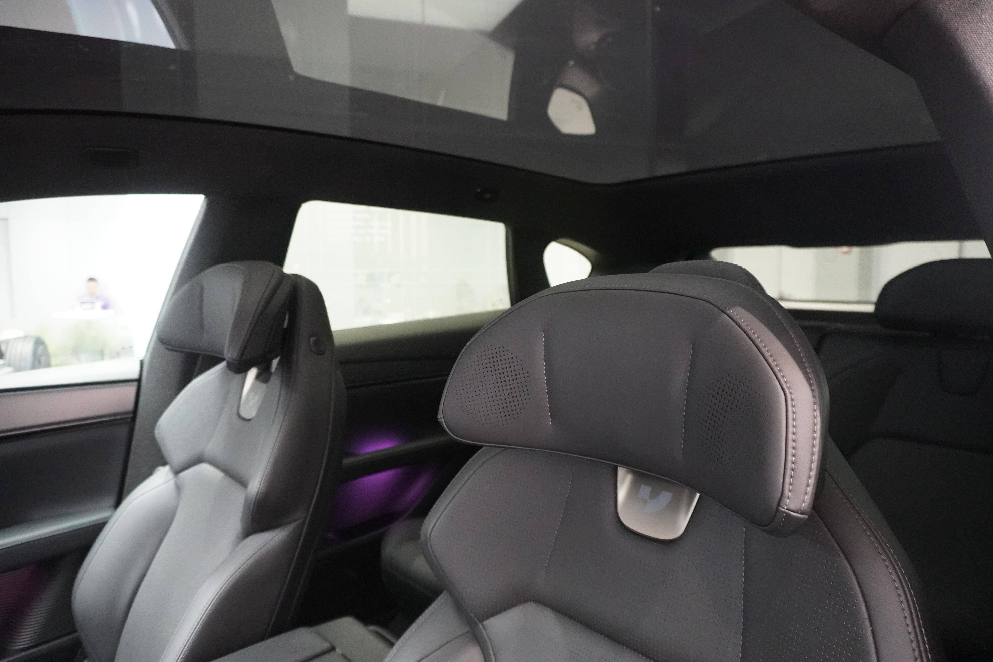 U型方向盘+35.6英寸大屏！探店体验集度ROBO-01_搜狐汽车_搜狐网